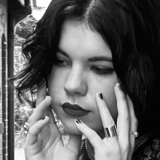 금파여행TV featured "Hide With Me" on YouTube